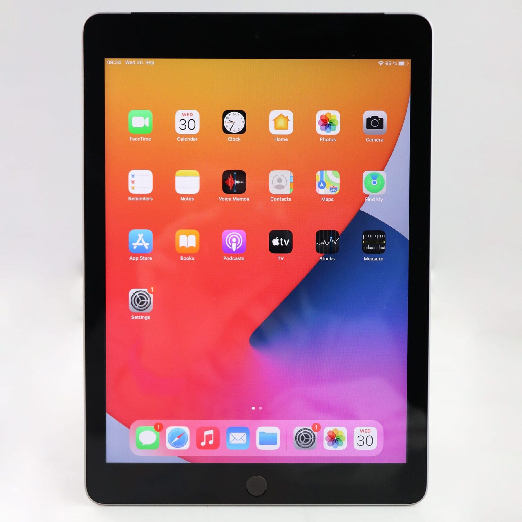 iPad (5th generation) (Wi-Fi + Cellular) Space Grey - MacFinder